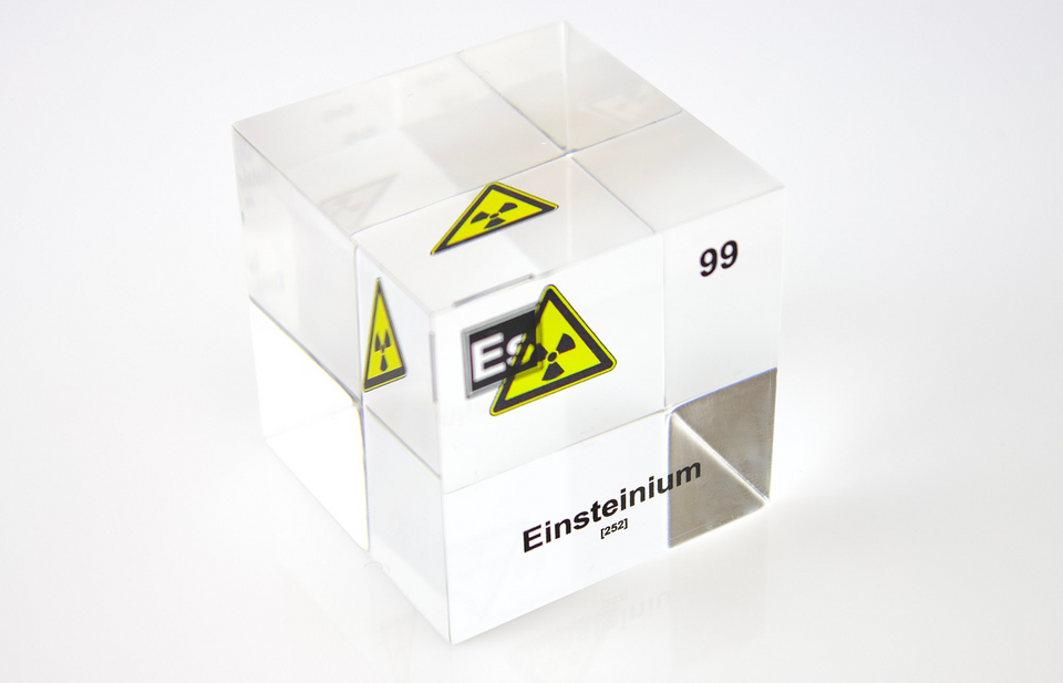 Einsteinium Element Cube – Engineered Labs