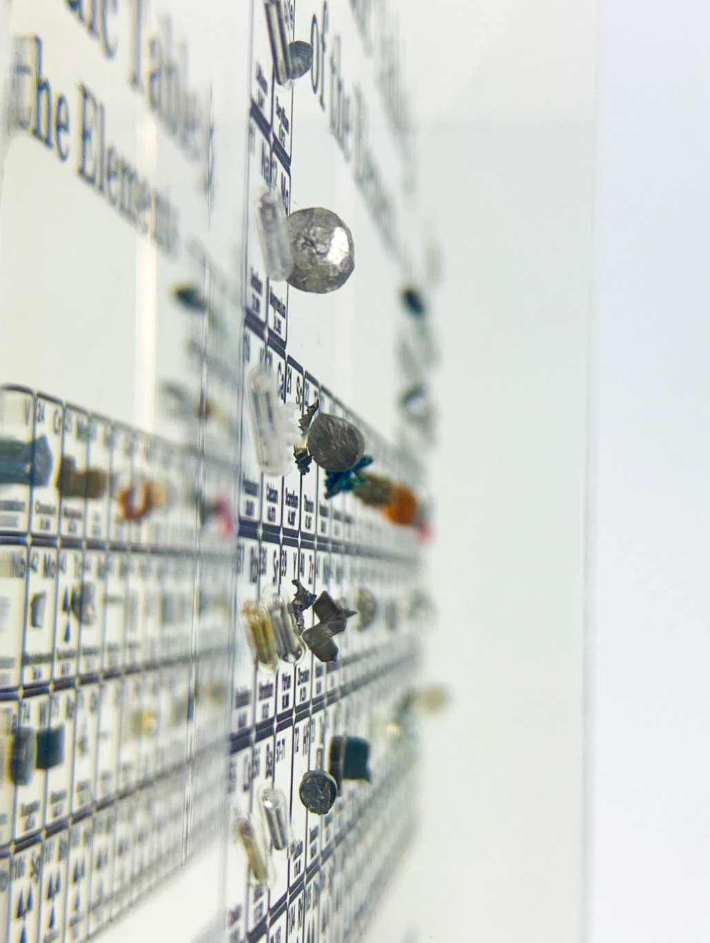 Heritage Periodic Table: Collector's Edition 85 Elements & Light Bar D ...